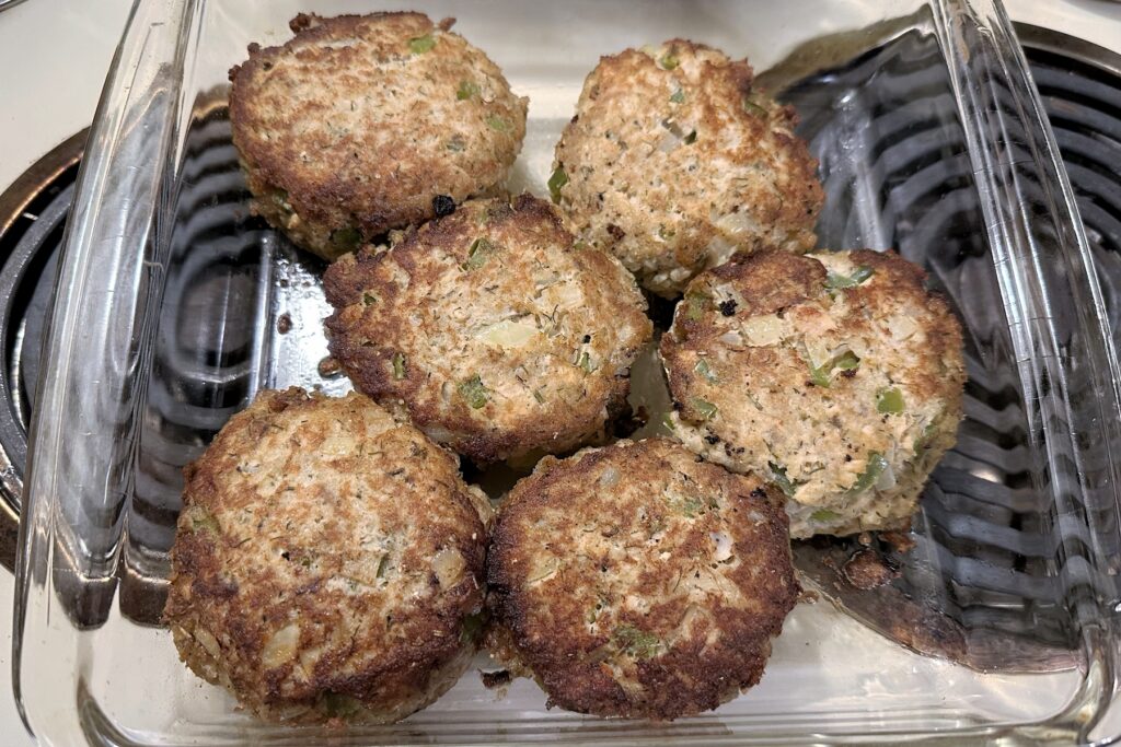 Salmon Patties - ETC-ETS - Cafe Ludwig